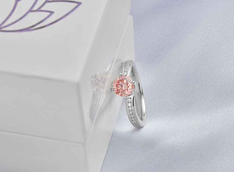 How to Tell a Fake Diamond from a Real Diamond - 8 Different Ways