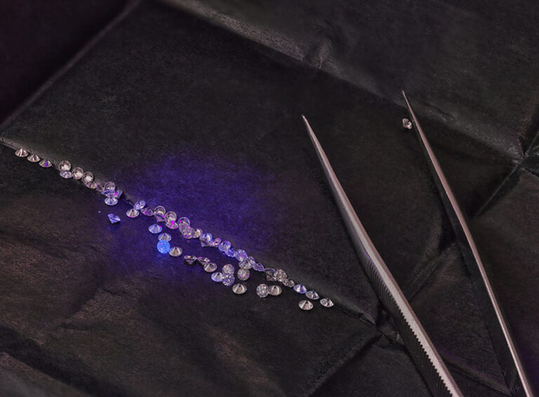 How to Tell a Fake Diamond from a Real Diamond - 8 Different Ways